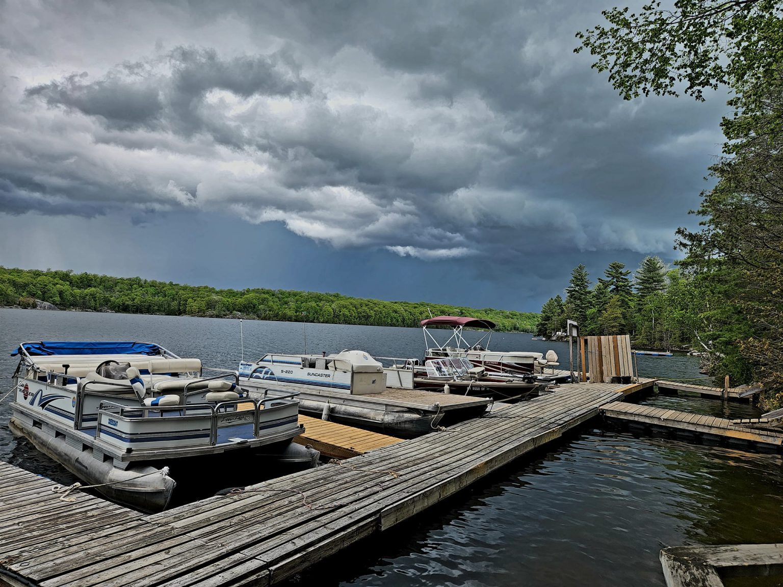 Bobs Lake Cottages & Escapes